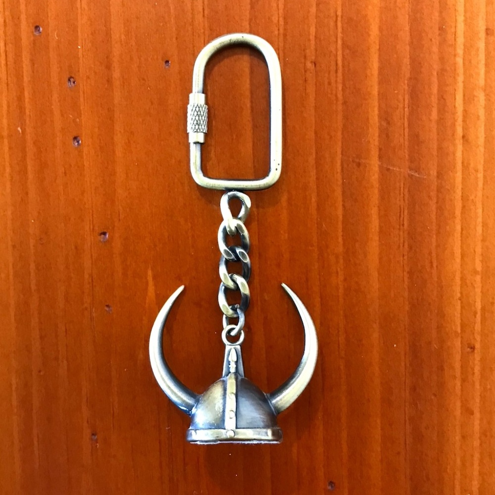 Vintage 3d Viking Horned Helmet Keychain - Gem